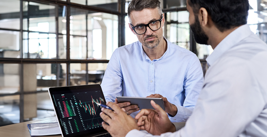 Trabajar y formarte como controller financiero | Randstad