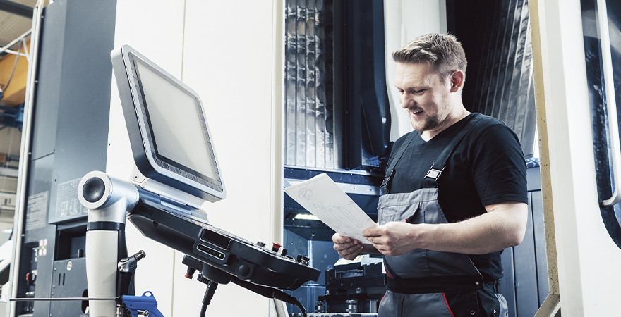 Desarrolla tu carrera laboral como tornero CNC | Randstad